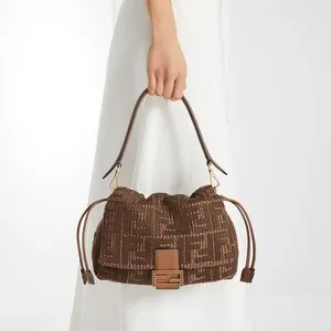Fendi Mamma Baguette Medium Bag In Woven Raffia