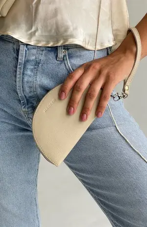 MANDRN Leather Halfmoon Wallet