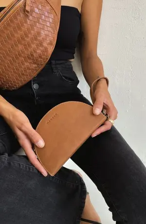 MANDRN Leather Halfmoon Wallet - Tan