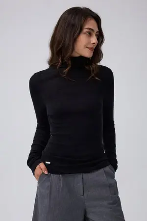 JUANA Ossa Knitted Hemp Turtleneck