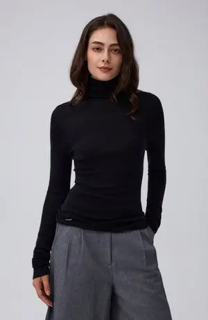 JUANA Ossa Knitted Hemp Turtleneck