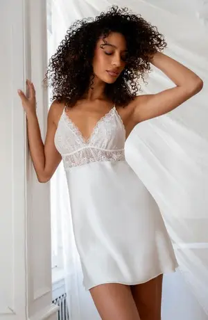 IN BLOOM BY JONQUIL Lanie Lace Trim Satin Chemise