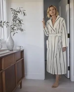 HAVEN WELL WITHIN Plush Terry Striped Robe + Tote Set - Sandstone,nightfall