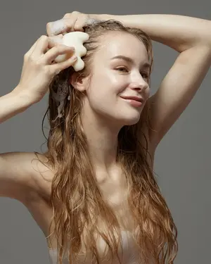 VOESH Gua Sha Shampoo Bar