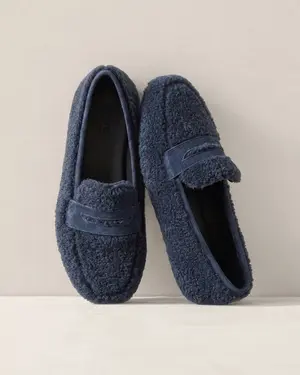 HAVEN WELL WITHIN Sherpa And Leather Moccasins - Nightfall