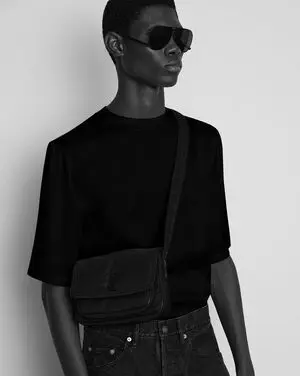 Saint Laurent Niki Small Messenger Bag In Grained Lambskin - Black