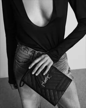 Saint Laurent Envelope Flap Pouch In Mix Matelassé Grain De Poudre Leather - Black