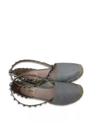 Valentino Garavani Rockstud Espadrille Wedge Pumps - Grey