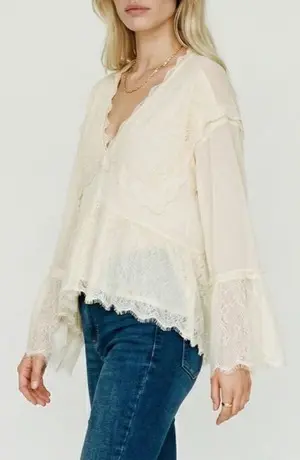 Vero Moda Emilie V-neck Lace Top
