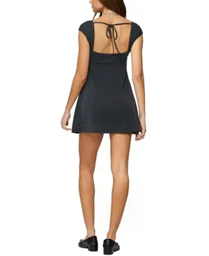 EDIKTED Sarona V-neck Romper