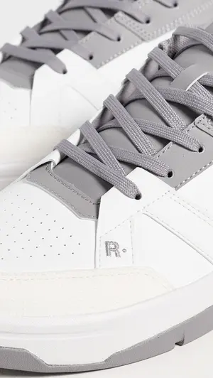 On The Roger Clubhouse Sneakers - White/ore