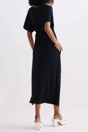 REISTOR Flowy A-line Maxi Dress With Side Slits - Black