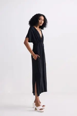REISTOR Flowy A-line Maxi Dress With Side Slits - Black
