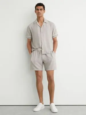 REISS Lowden Textured Stripe Drawstring Shorts - White/black