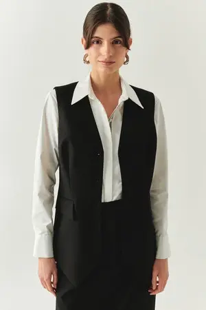 EXQUISE Celia Vest - Black