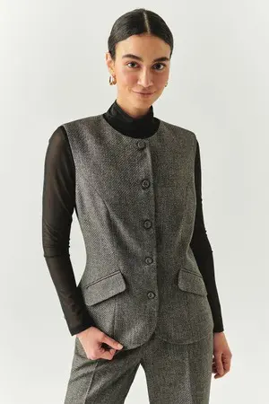 EXQUISE Sleeveless Vest With Crew Neck