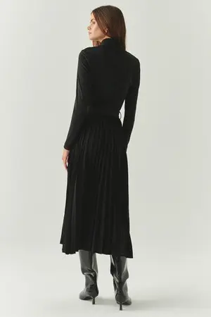 EXQUISE Florence Pleated Midi Skirt