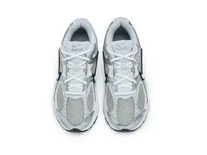 Nike V5 Rnr Athletic Sneakers - Silver