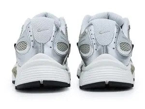 Nike V5 Rnr Athletic Sneakers - Silver