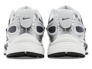 Nike V5 Rnr Athletic Sneakers - Silver