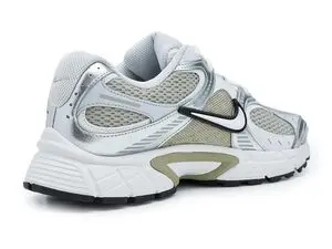 Nike V5 Rnr Athletic Sneakers - Silver