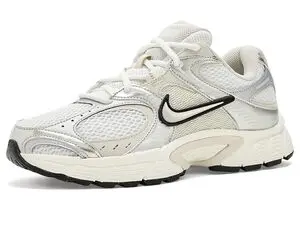 Nike V5 Rnr Athletic Sneakers - White