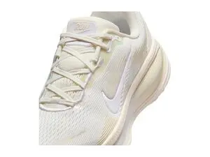 Nike Vomero 18 Athletic Sneakers - Bone