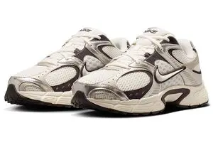 Nike V5 Rnr Athletic Sneakers - Brown