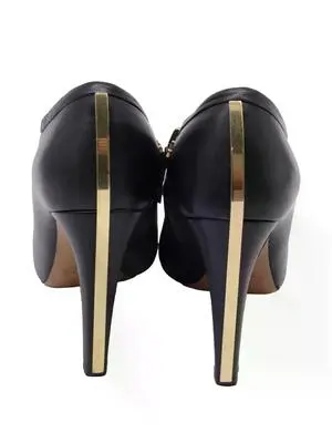 Chloé Leather Ankle Boots With Gold-tone Metal Accent