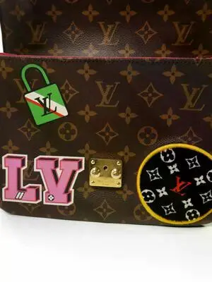 LOUIS VUITTON Metis Monogram Patches Shoulder Bag - Brown