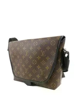 LOUIS VUITTON Monogram Messenger Bag