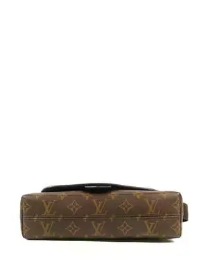 LOUIS VUITTON Monogram Messenger Bag