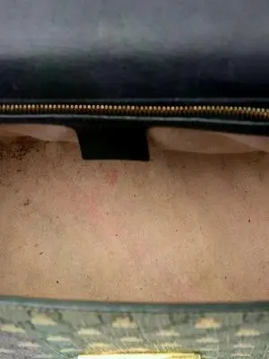 Gucci Gg Supreme Bee Padlock Shoulder Bag - Neutrals