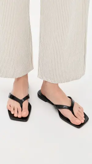 Vince San Juan Ii Patent Calfskin Sandals - Black