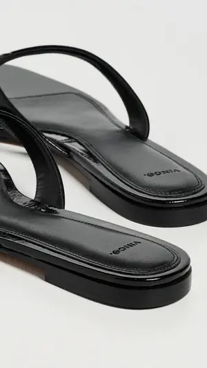 Vince San Juan Ii Patent Calfskin Sandals - Black