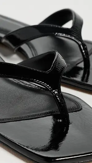 Vince San Juan Ii Patent Calfskin Sandals - Black
