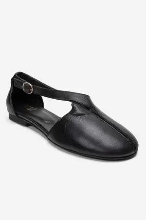 FOREVER & ALWAYS SHOES Fable Leather Side Cut Ballet Flat - Black