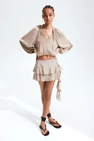 H&M Balloon-sleeved Blouse With Frill Collar - Beige
