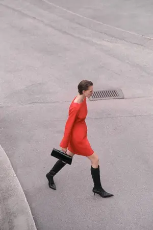 H&m Hourglass Dress With Boat Neckline And Long Sleeves