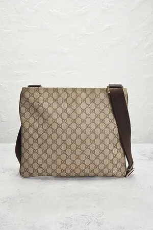 Gucci Gg Supreme Canvas Messenger Bag