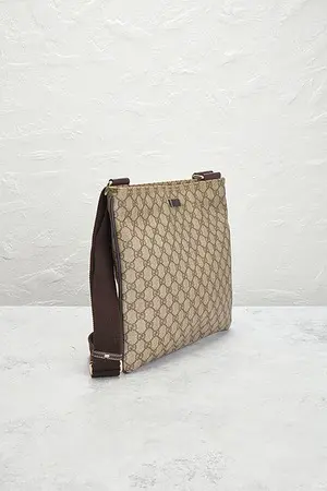 Gucci Gg Supreme Canvas Messenger Bag