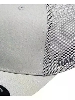 Oakley Golf Cresting Trucker Hat