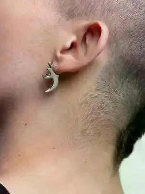 YOJ X Cutout Claw Earring