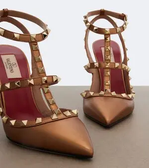 Valentino Garavani Rockstud Metallic Leather Pumps - Gold