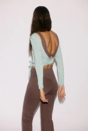 H&m Cropped Long-sleeve Yoga Top With Deep V-neck And Tie Front - Amazonite Blue
