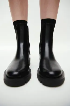 H&M Chelsea Boots With Elasticized Panels - Black