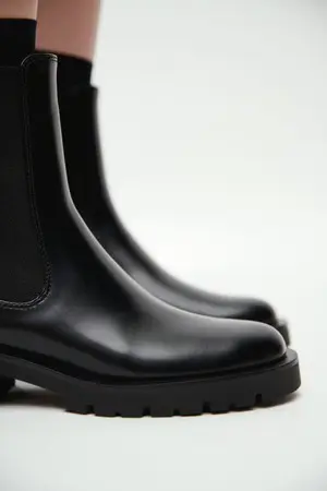 H&M Chelsea Boots With Elasticized Panels