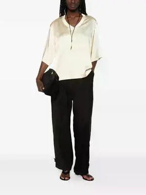 CARLA G. V-neck Blouse