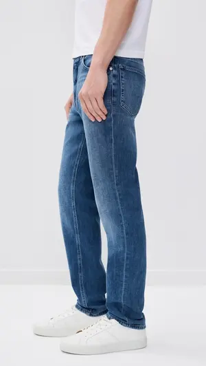 FRAME Modern Straight Jeans In Medium Wash