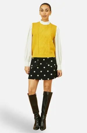 YUMI Cable Knit Sleeveless Jumper